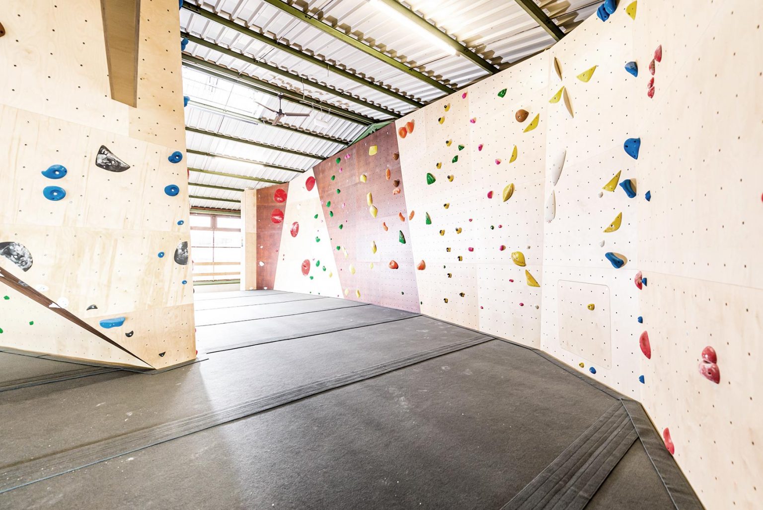 Boulderhalle Steil - Bouldern in Karlsruhe - auf 1300 Quadratmetern